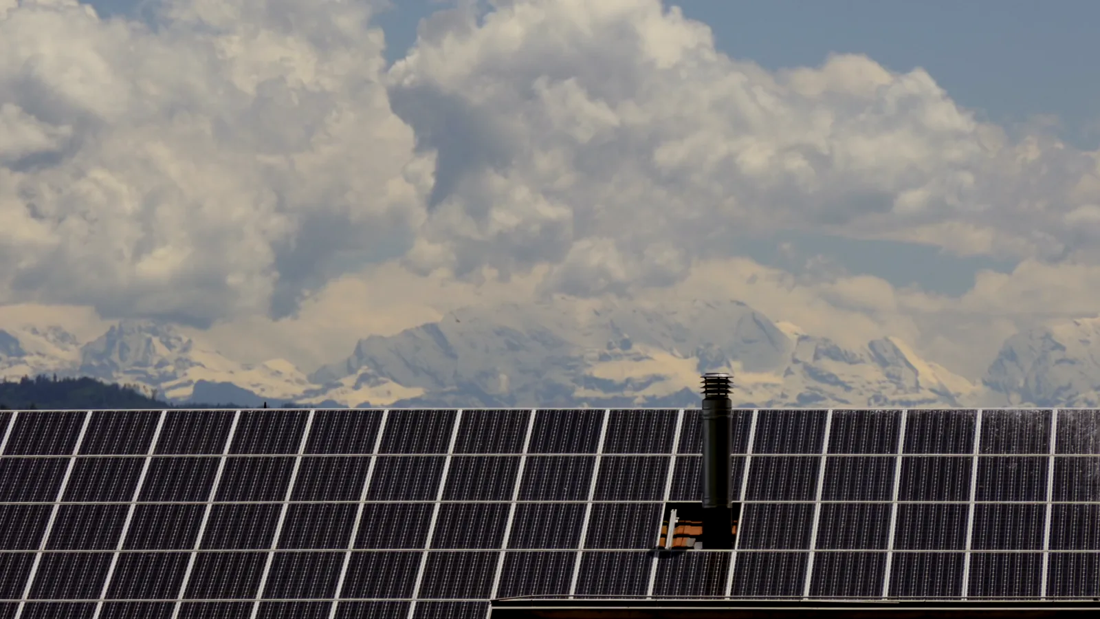 DKEM Plans CNY 3.0B Fundraise for PV Pastes; Aiko Solar to Upgrade 11 GW to ABC Cells