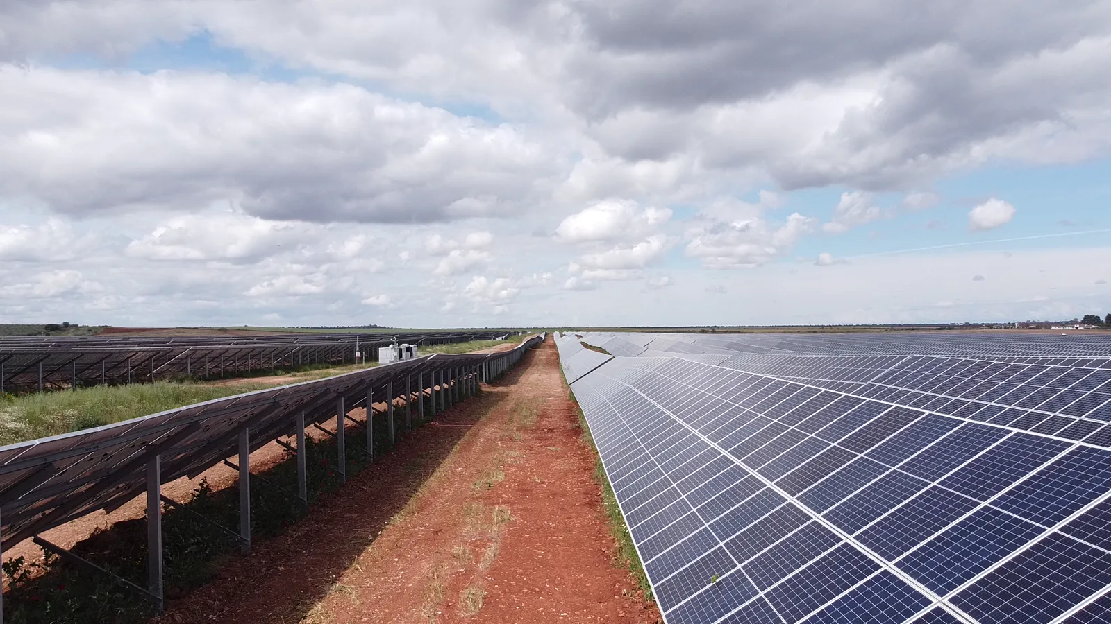 Deye Launches 2.56 kWh Micro Hybrid ESS for Plug-and-Play Solar Storage