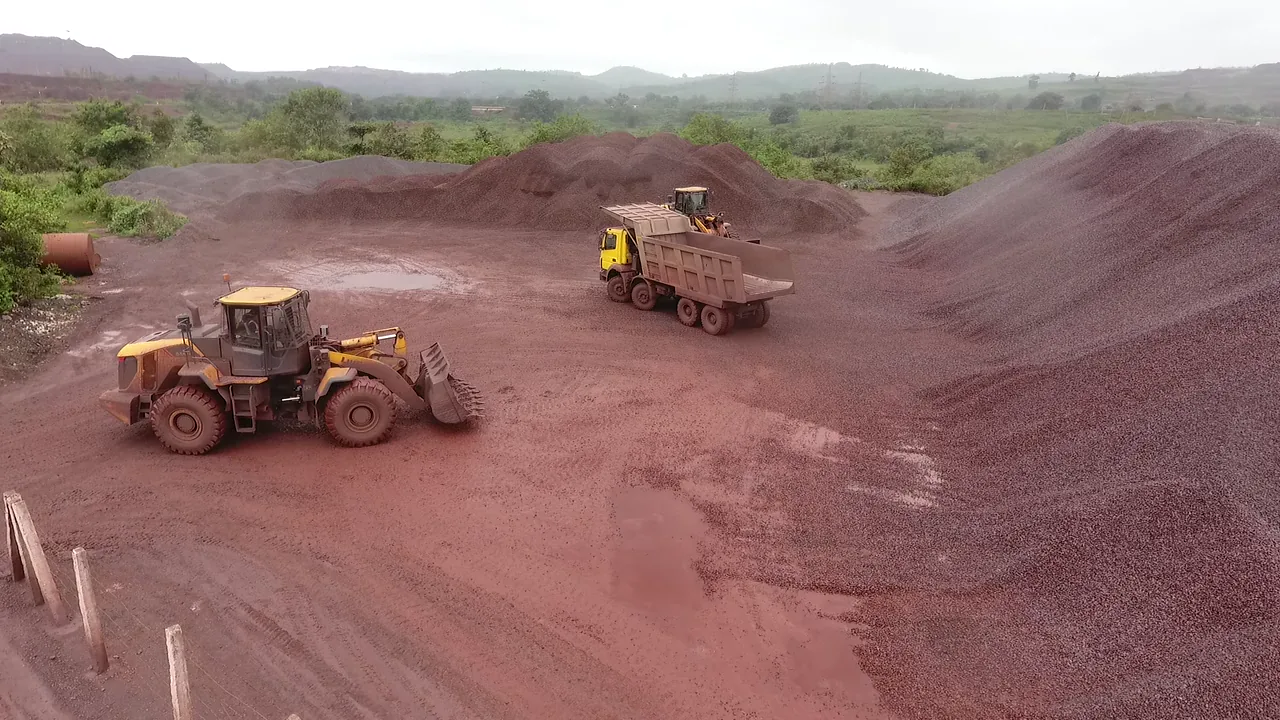 Iron Ore Futures Hit One-Month Low Near CNY 780 on Ample Supply and Weak Demand