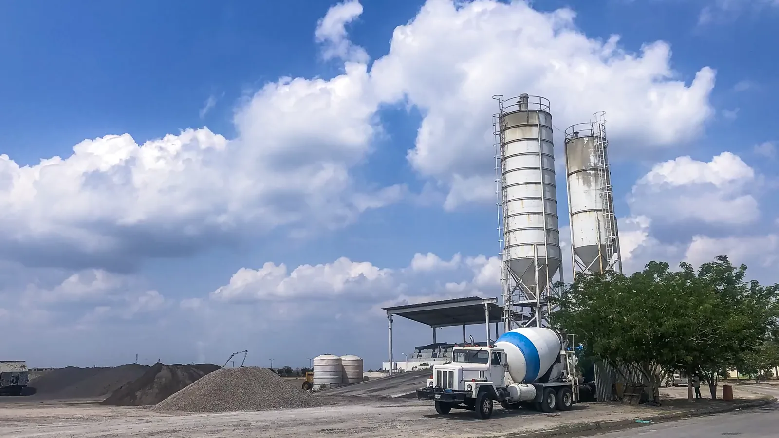 Peruvian Cement Shipments Rise 12% in April 2026