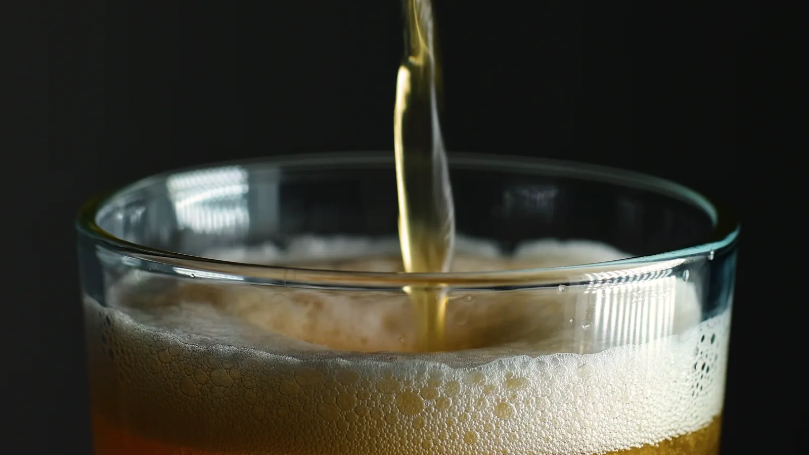 Molson Coors Bets on Value Beer Revival as Inflation and Craft Decline Reshape Market