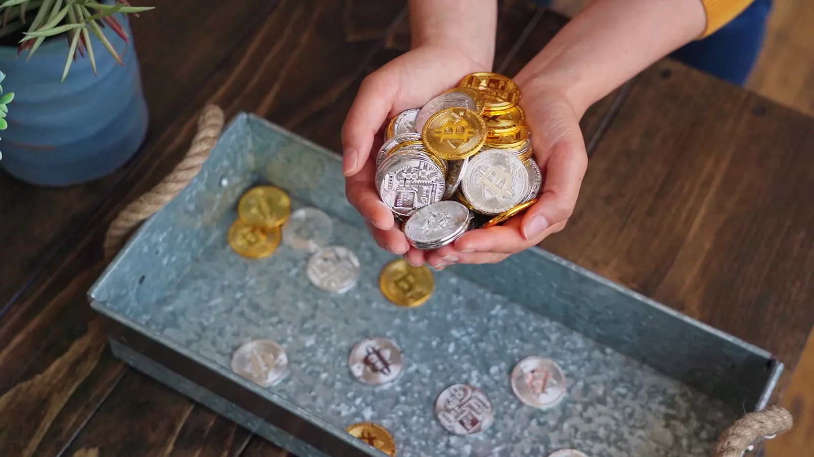 Gold and Silver Rise on Bargain Buying After Four-Session Decline