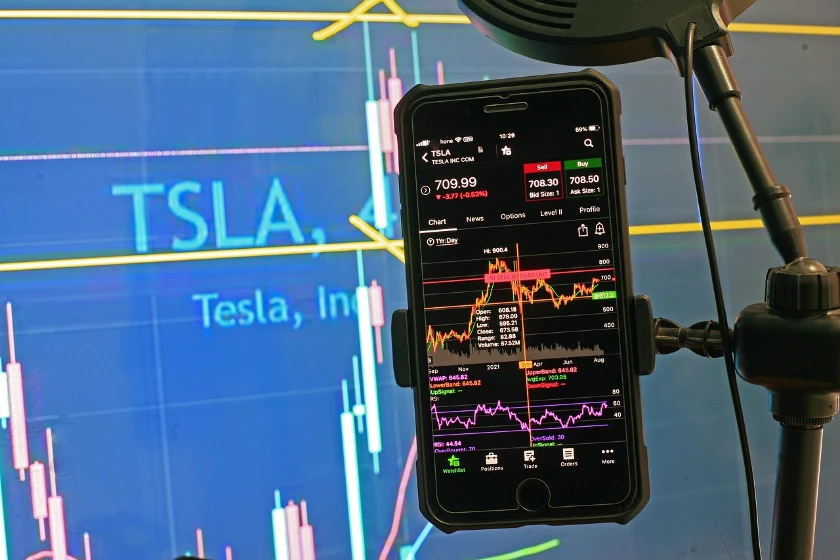 Tesla's Robotaxi Launch Sparks Debate Over Valuation Concerns