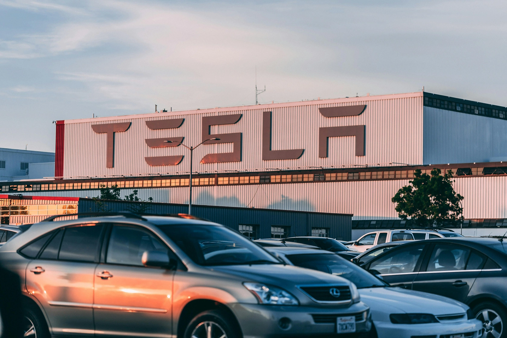 Tesla and Chint Power Lead Global Long-Duration Energy Storage Ranking