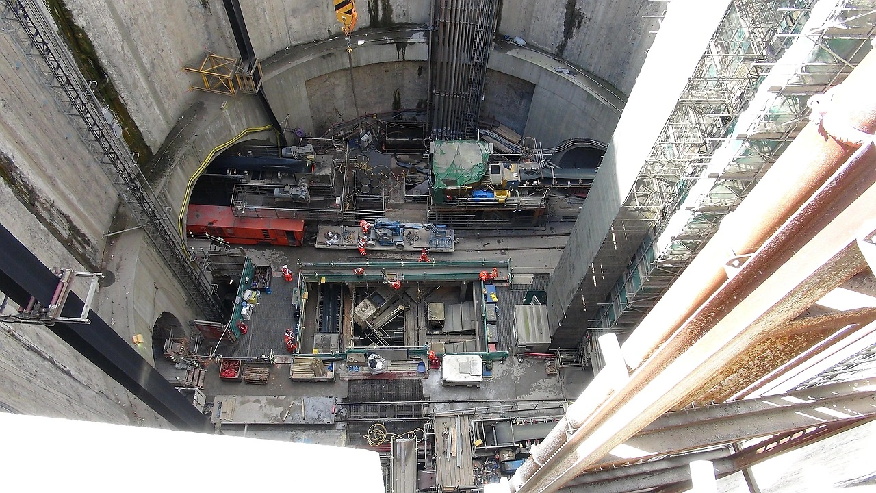 Strategic Procurement in U.S. Rail and Aluminium Projects