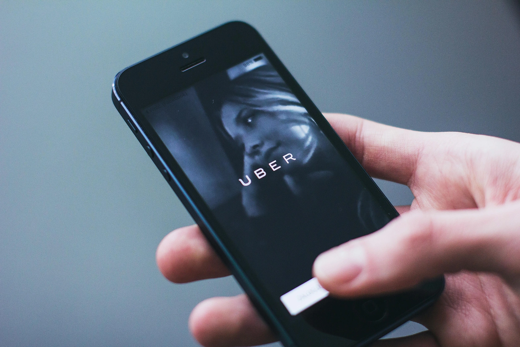 Chinese Robotaxi Companies Expand in the Gulf Region