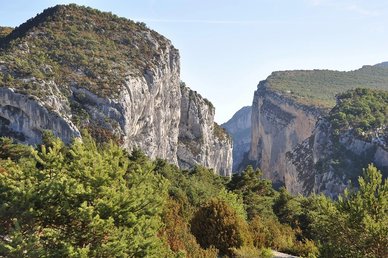 Tsurumi Pumps Drain 180,000 m³ in Verdon Gorge Road Construction