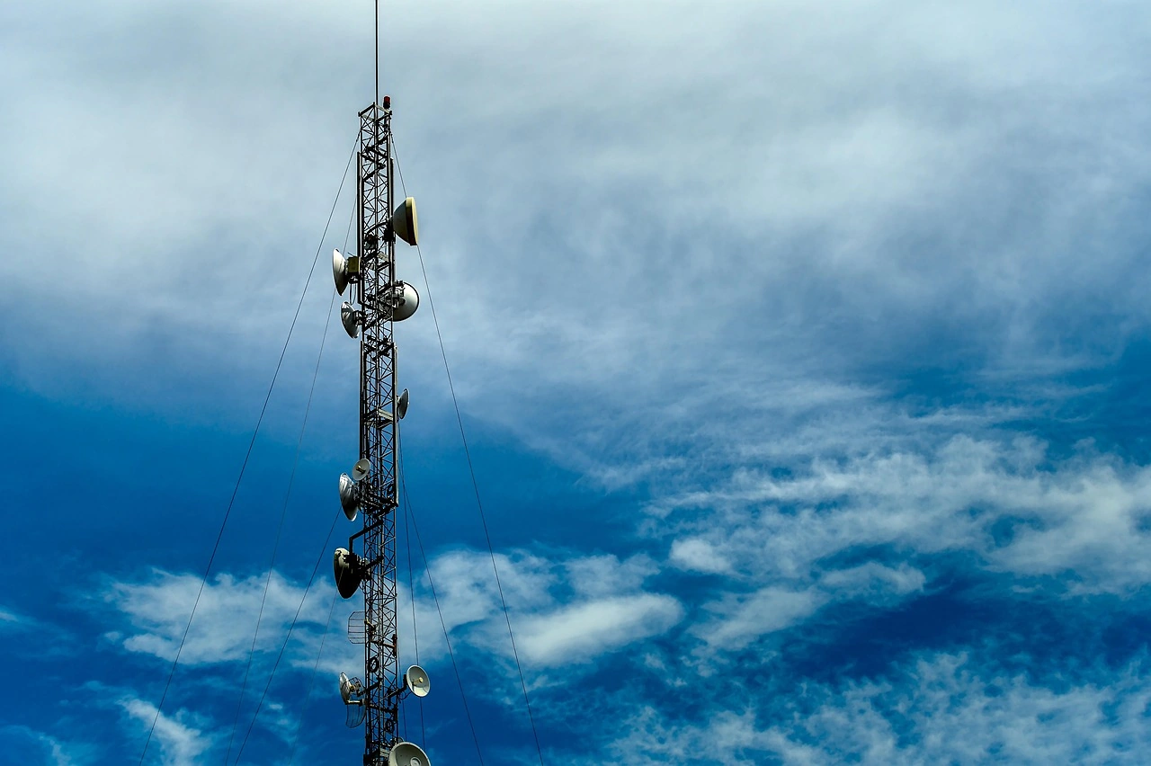 Array Stock Surges 6.4% on $1B Spectrum Sale and Special Dividend