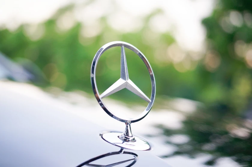 Mercedes-Benz CEO Criticizes Revised EU 2035 Car Emissions Rules as Risky