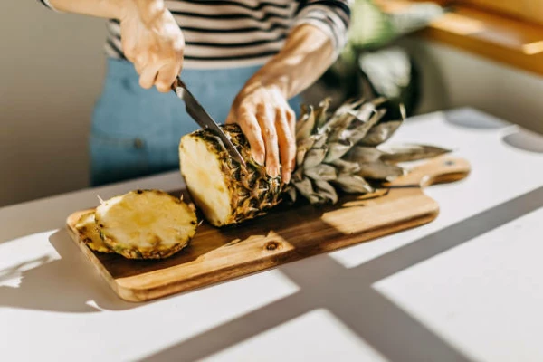 Pineapple Price in UK Rises Slightly to $685 per Ton