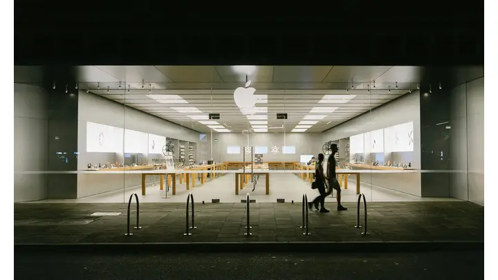 Apple's AI Event Falls Flat: Investors Left Unimpressed