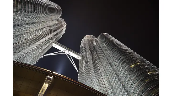 Petronas and CNOOC Seal Major Long-Term LNG Supply Agreement