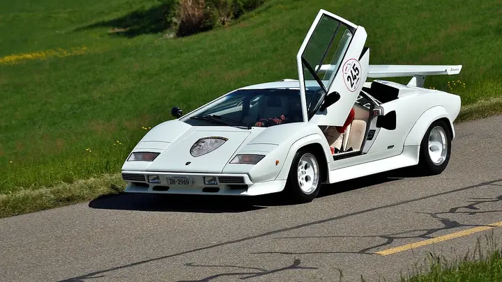 Lamborghini Says Buyers Hesitate on Supercars Over Tariffs