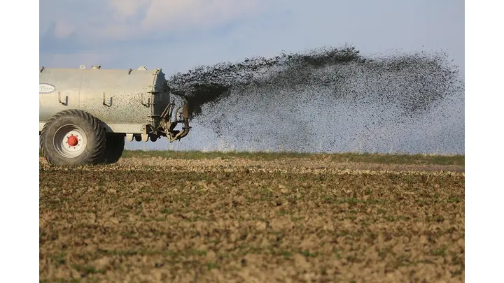 Fertilizer Costs Rise Amid Trade Disruption, Sparking UK Food Price Concerns