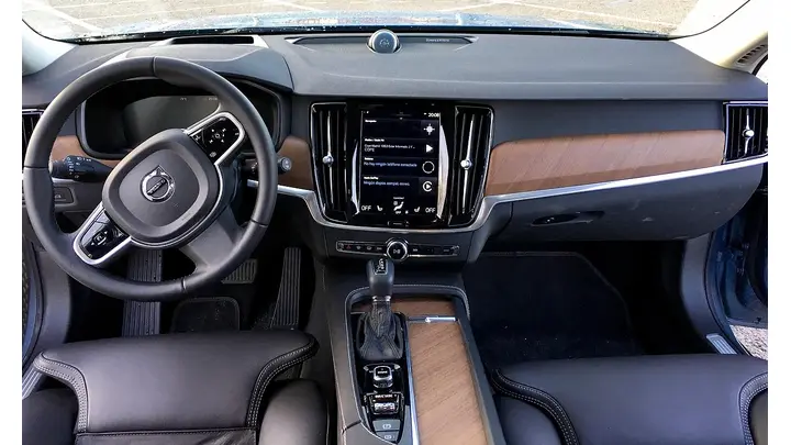 Volvo August Sales Drop 9%, Electric Vehicle Demand Weakens