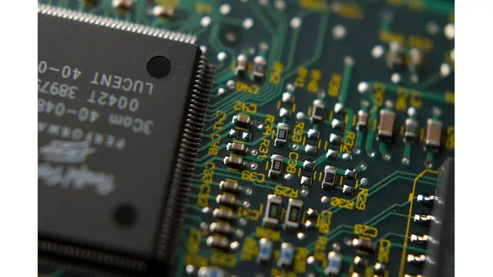Analysts Maintain Hold on Wolfspeed Despite High Price Target