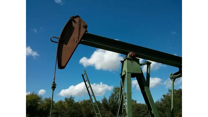 Asia's Gasoline Market Rises 5% on Supply Concerns
