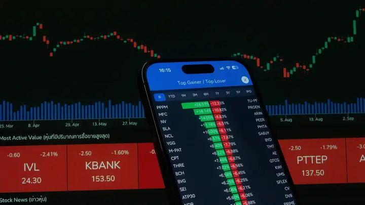 Smartphone Market Faces Historic Decline in 2026