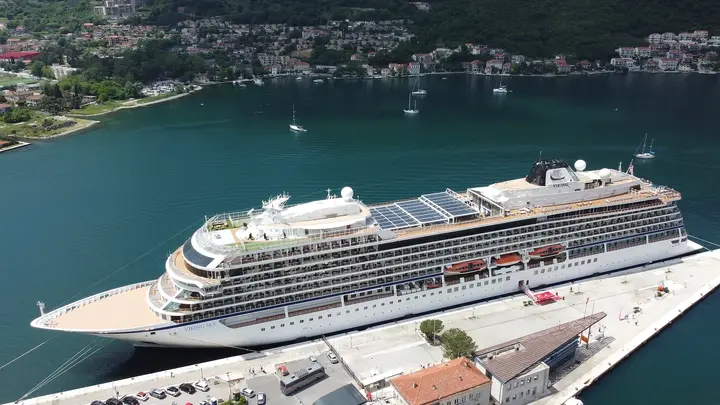 Cruise Stocks: Navigating Fuel Price Pressures with Strong Demand