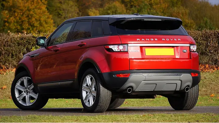 Jaguar Land Rover Lowers Fiscal 2026 Earnings Forecast Amid Market Challenges