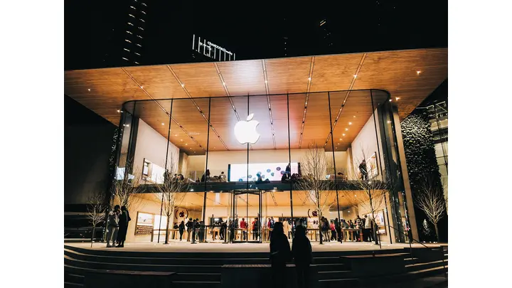 Apple Faces Leadership Exodus Amidst AI Challenges
