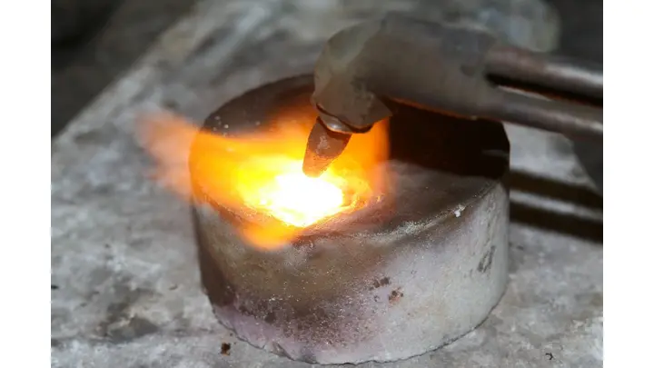 JX Advanced Metals Cuts Copper Output Amid Global Smelting Squeeze