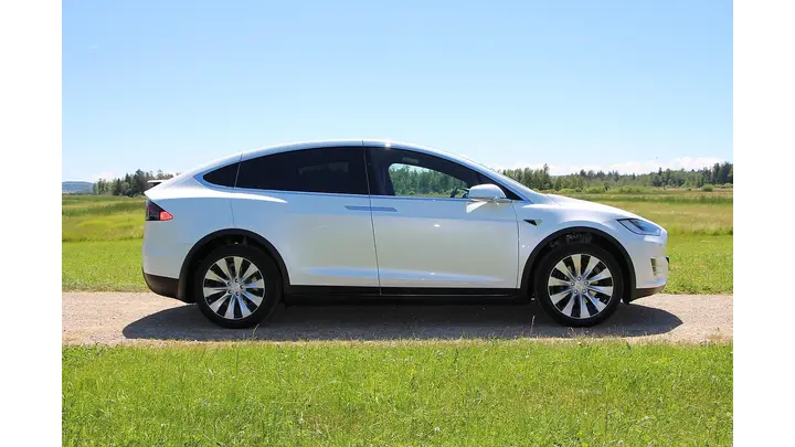 U.S. Automakers Trim Electric Vehicle Outlook as Federal Support Recedes