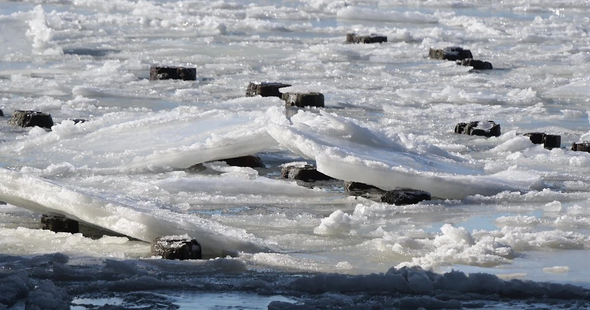 Ice Impedes Great Lakes Shipping Season Start in 2026