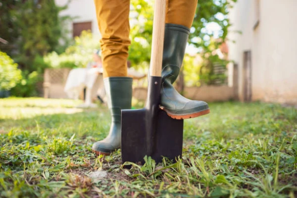China's Exports of Spades and Shovels Surge to $23M in September 2023