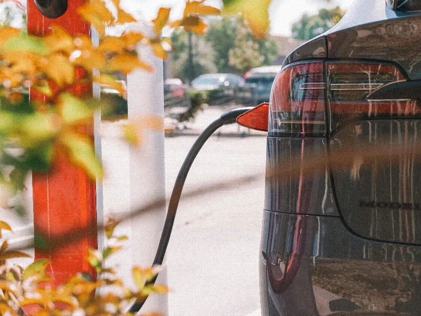 US EV Sales Hit Record 9.9% Share as Tax Credit Expires